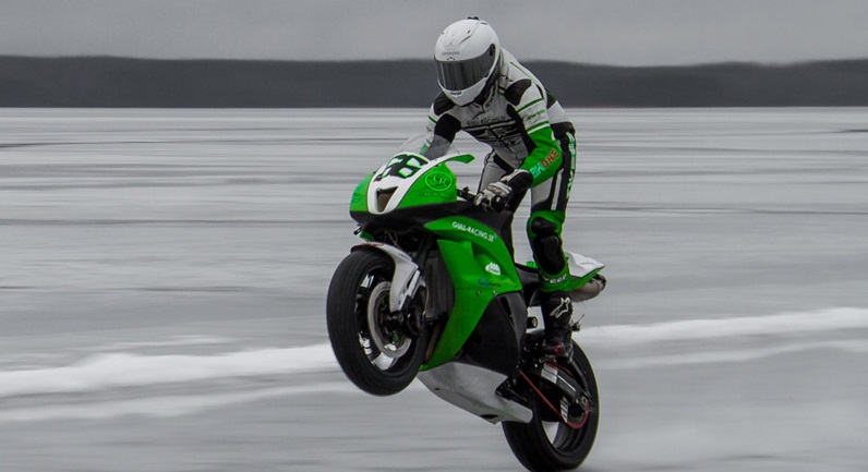 Baten récord de velocidad en una rueda y sobre hielo - Exclusivo Motos