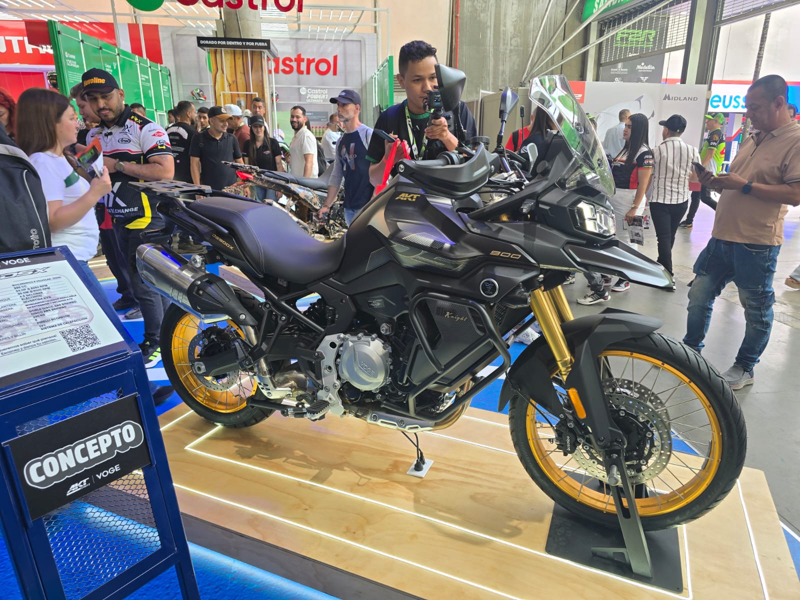 AKT da un salto de calidad en la Feria 2 Ruedas (F2R) 2025 - Exclusivo Motos